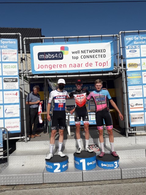 Robbe Claessens wint zijn allereerste wedstrijd ooit in Kerniel | cyclingsite.be